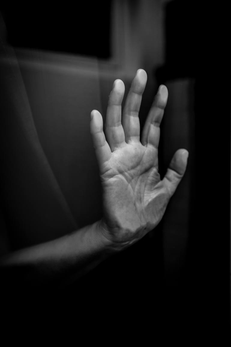 La mano Photography by Toti Suárez | Saatchi Art