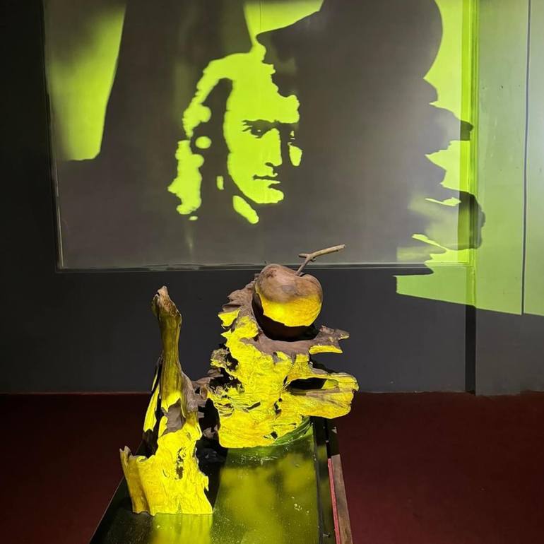 Light sculpture of Isaac Newton's portrait. Sculpture by Minh Hung ...