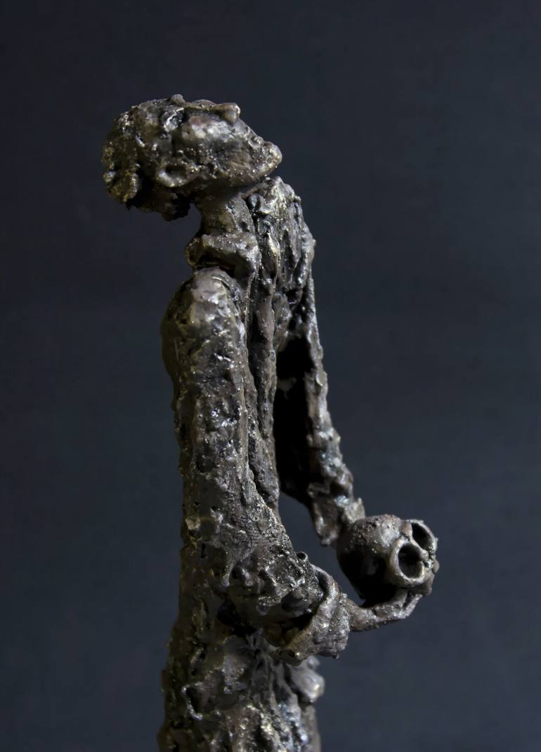 Hamlet and Yorick's skull - Clay sculpture Sculpture by Lionel Le Jeune ...